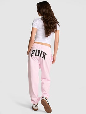 Classic PINK Shop – Nostalgic and Logo Outfits