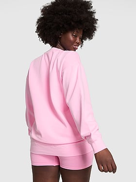 Classic PINK Shop – Nostalgic and Logo Outfits
