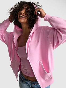 Classic PINK Shop – Nostalgic and Logo Outfits